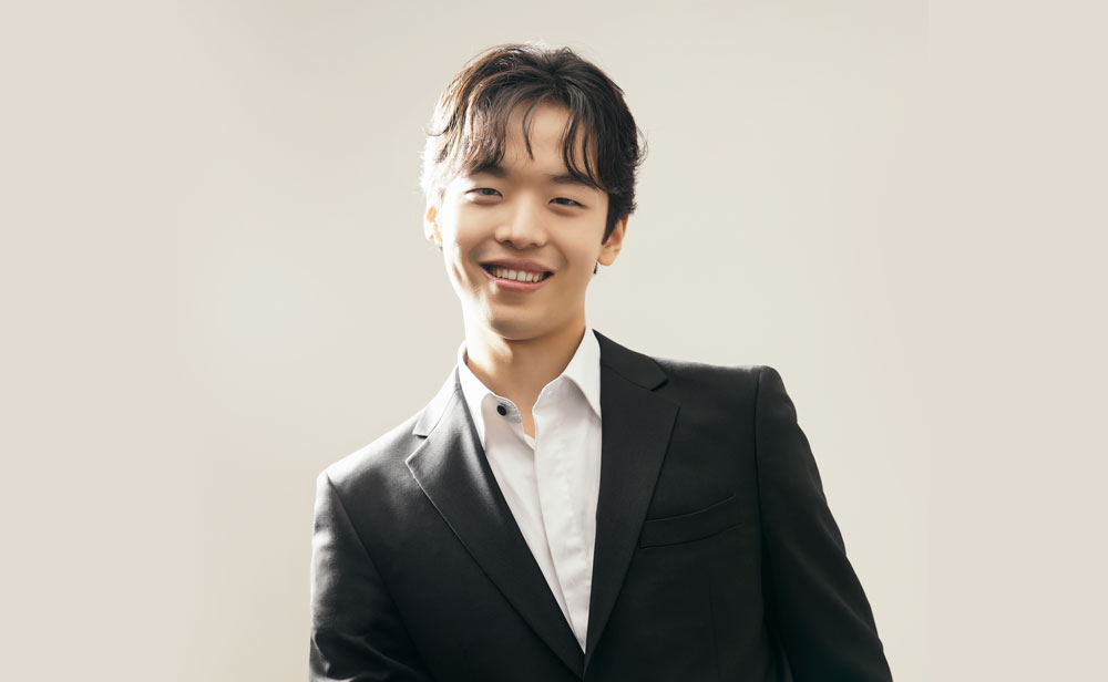 Biography - Hyuk Lee